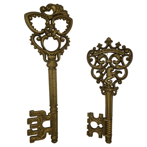 Dart Inc | Wall Decor | Vintage Large Decorative Gold Metal Keys Wall ...